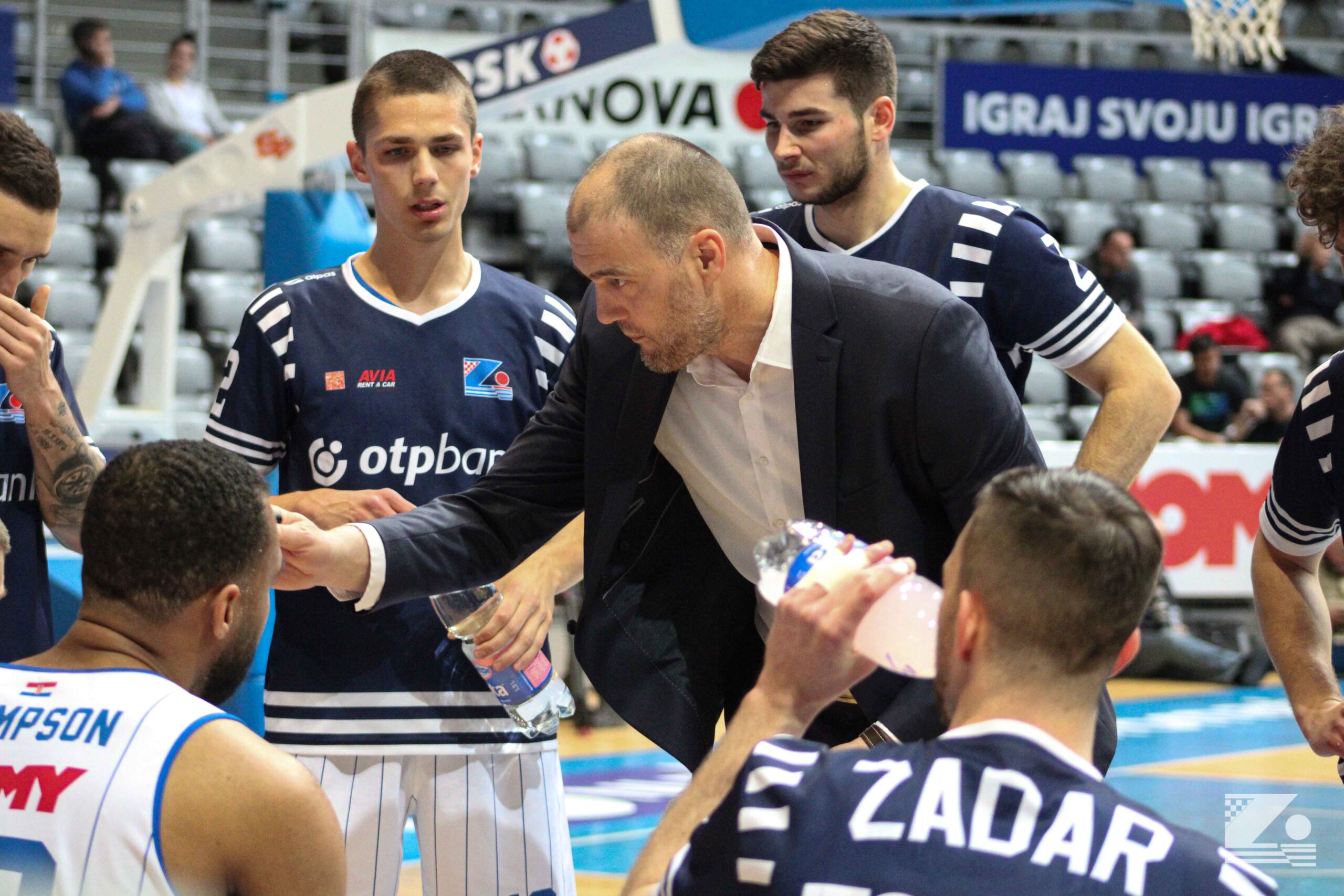 INCIDENT NA VIŠNJIKU Trener Zadra Srđan Helbich pločom zamahnuo prema ...