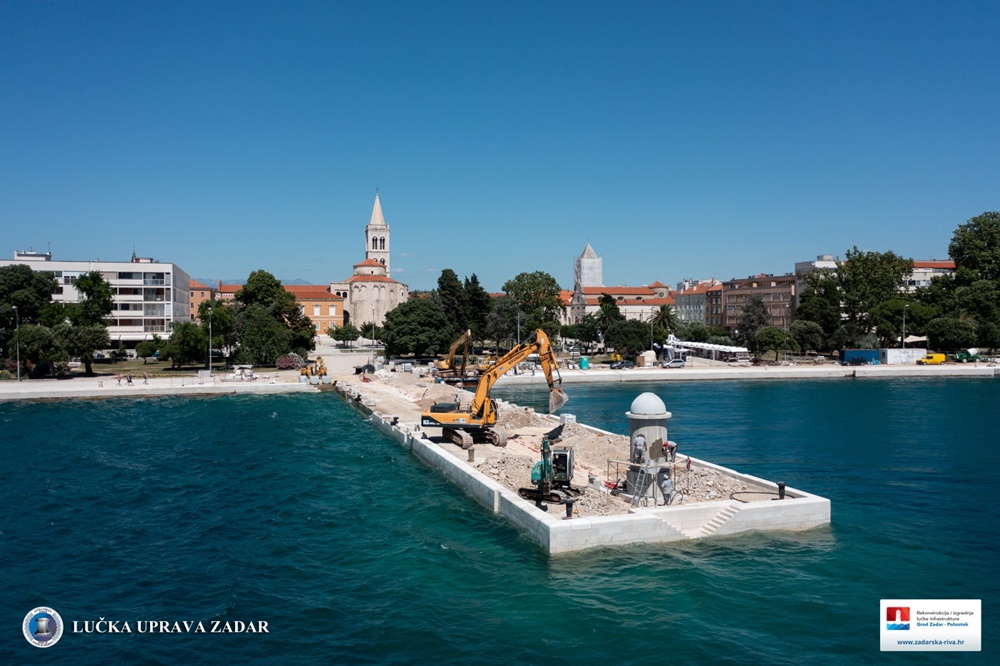 LANTERNA JE MONTIRANA Radovi na obnovi zadarske rive užurbano se ...